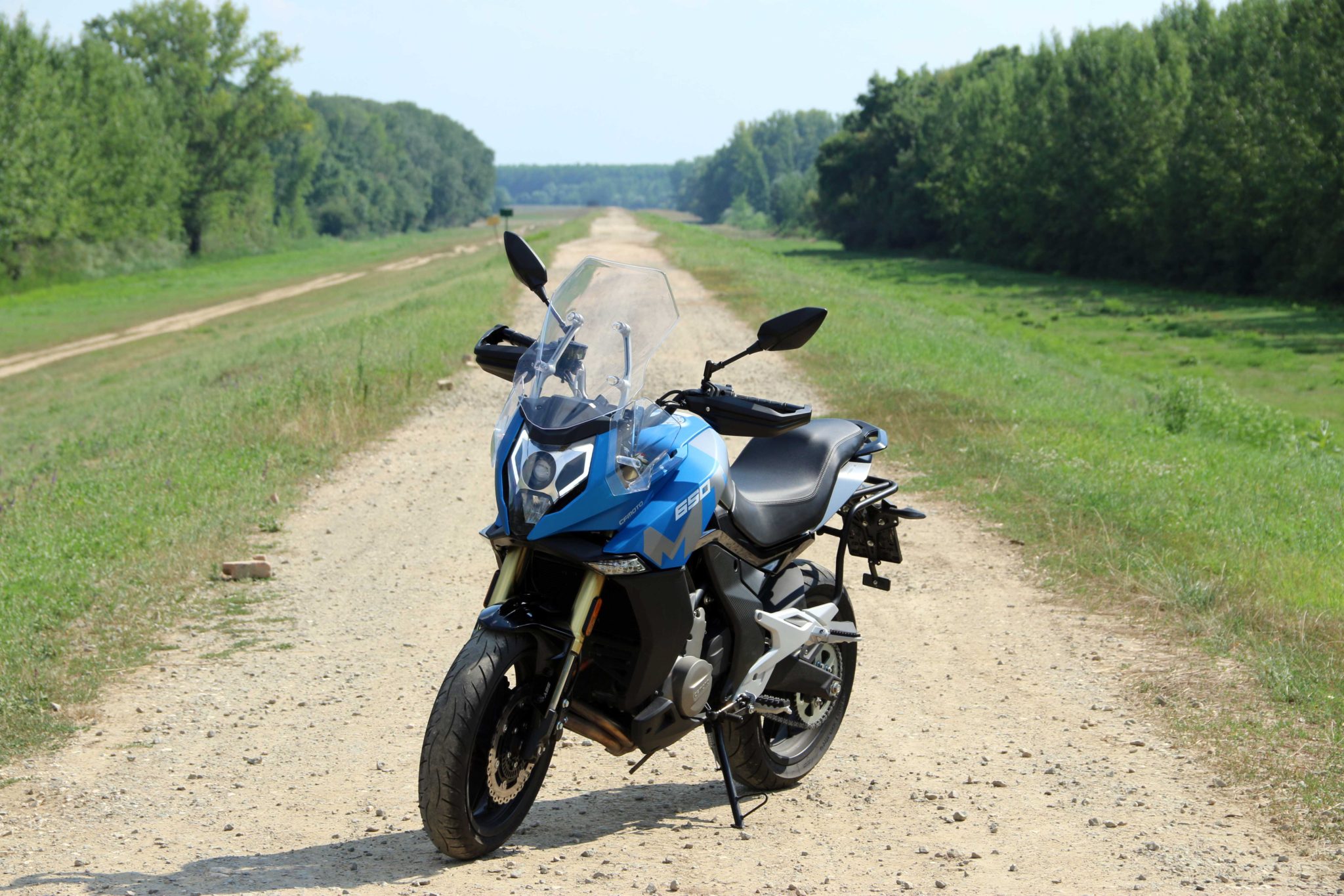 CF Moto MT650 - Solidan putni motocikl koji vredi svaku paru